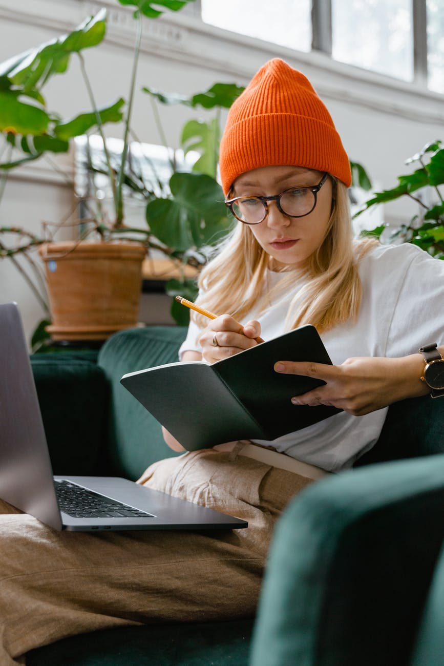 10 Easy Tricks to Help You Start Writing - Writer's Bounty